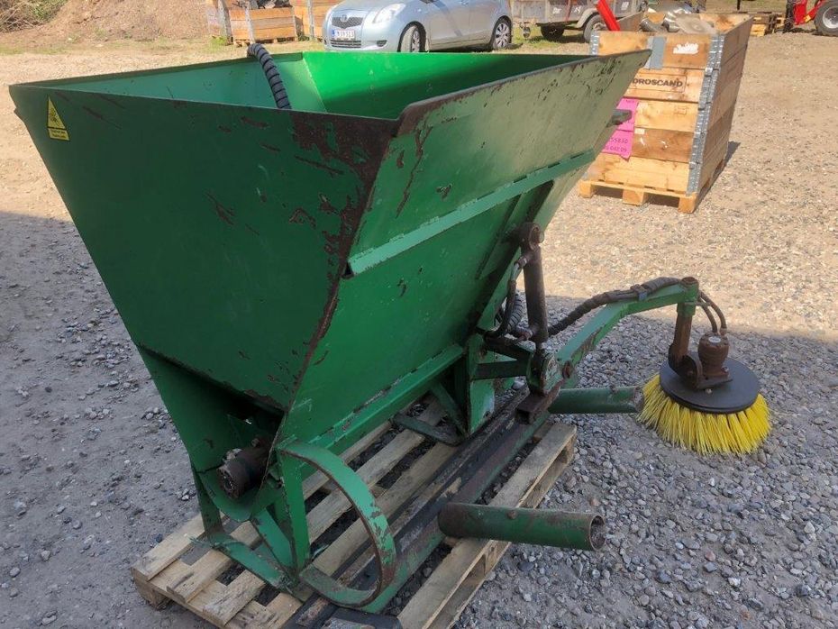 Rense/strømaskiner Avant, Strøkasse Med skraber og kost Maskinbladet