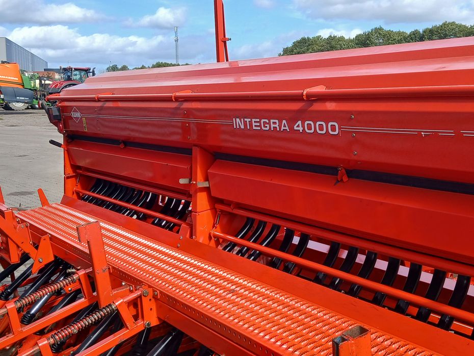 Kombinationssæt Kuhn, HR 4003 + Integra 4000 (2005) Maskinbladet
