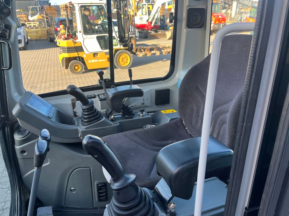 Minigravere Takeuchi, TB216 Hydraulisk hurtig skifte (2015) Maskinbladet