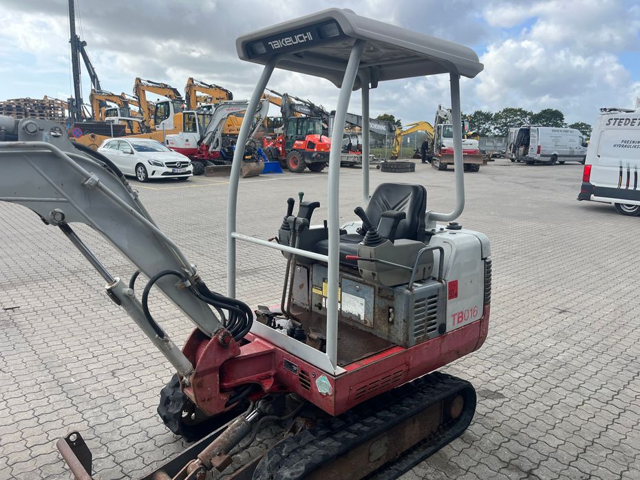 Minigravere Takeuchi, TB016 Halvautomatisk hurtigskifte (2008) Maskinbladet