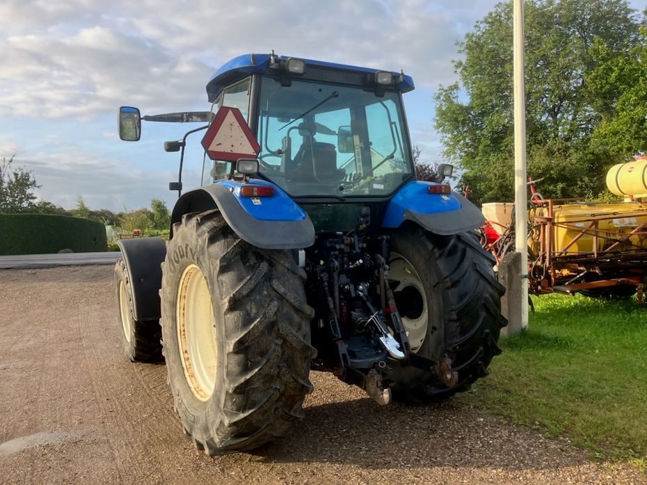 Traktorer 4 wd New Holland, TM155 Super Steer (2003) Maskinbladet
