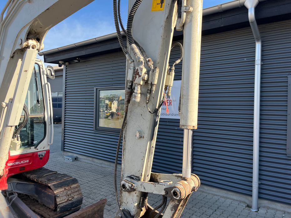 Gravemaskiner på bånd Takeuchi, TB260 Hydraulisk skovlskifte Maskinbladet