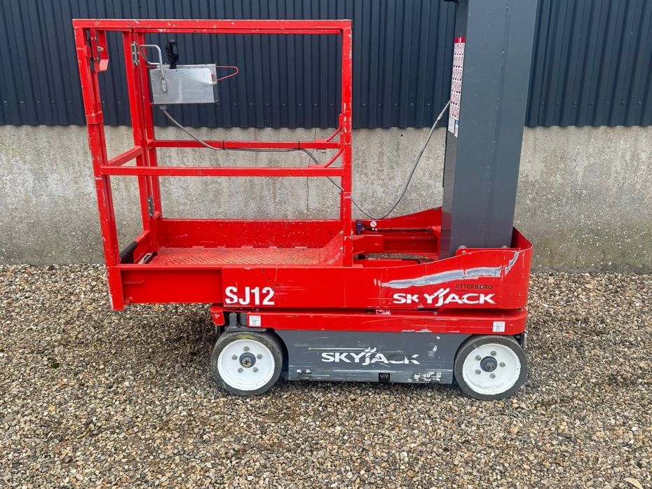 Lifte Skyjack, SJ12 Takeuchi TB145 (2003) Maskinbladet