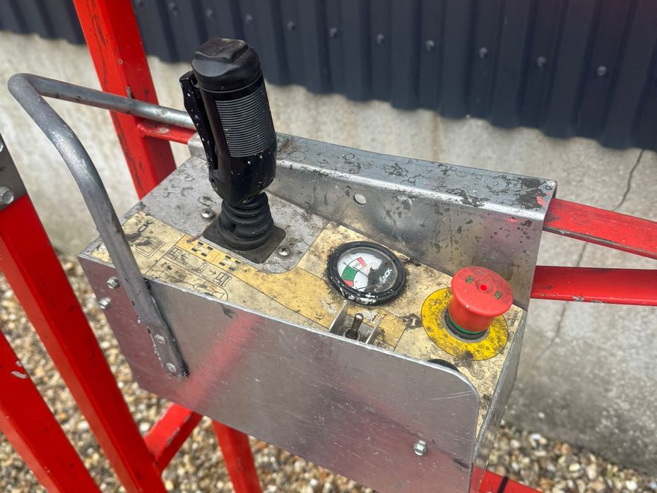 Lifte Skyjack, SJ12 Takeuchi TB145 (2003) Maskinbladet