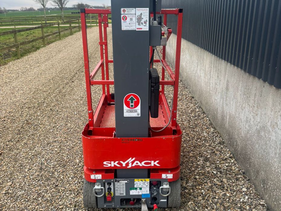 Lifte Skyjack, SJ12 Takeuchi TB145 (2003) Maskinbladet