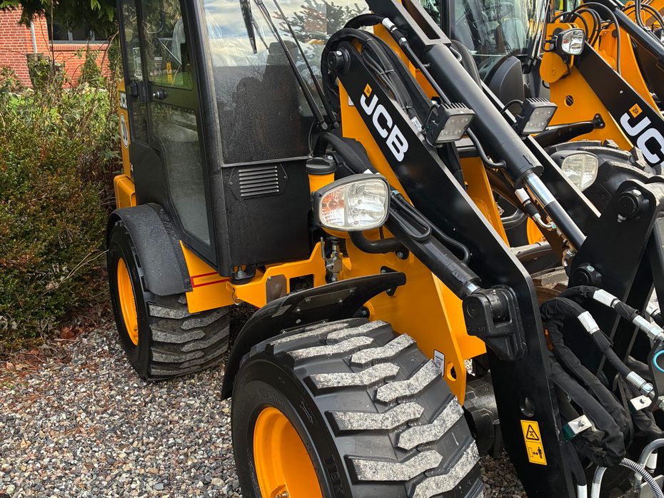 Gummihjulslæssere JCB, 403 Plus Agri Med kabine og 30 km/t Maskinbladet