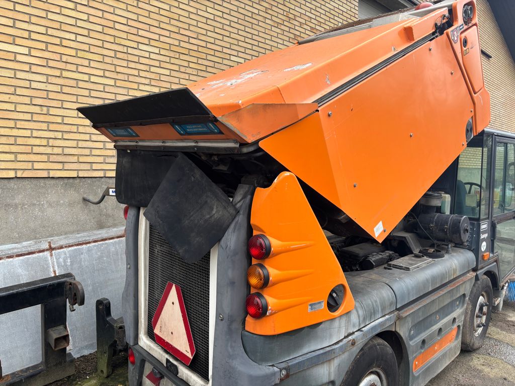 Selvkørende koste/fejemaskiner Swingo, 200 Maskinbladet